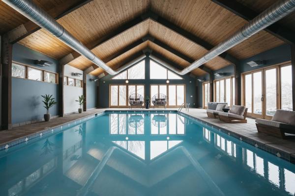 Luxury Lakeview Estate W Indoor Pool & Golf Sim - Lansing, NY