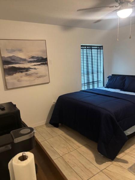 Modern House Near Downtown Fast Wifi - Fort Myers, FL