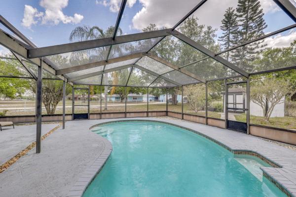 Luxe Wimauma Home W/ Pool & Lake Views! - Apollo Beach, FL