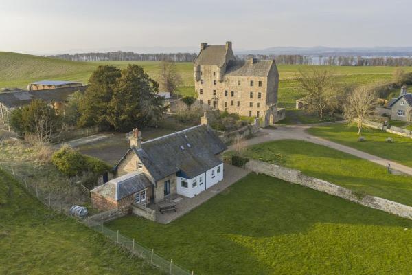 Midhope Castle Cottages - Queensferry