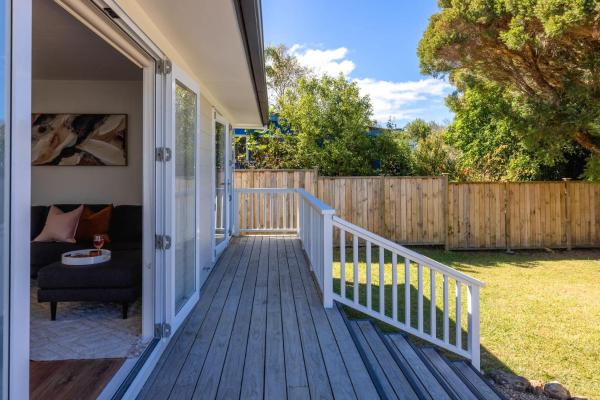 Blackpool Living - Beaches, Village & Easy Living - Waiheke Island