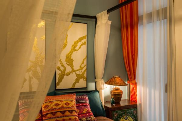 Happy Valley - Hubu Lane - Chuhe Han Street - Donghu - Huanghe Tower - Simenkou - Wangjiadun Subway Station - Ethnic Time - 2-residence - Wuhan