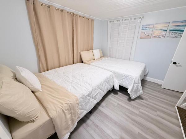 Sunny Retreat Home - Tampa, FL