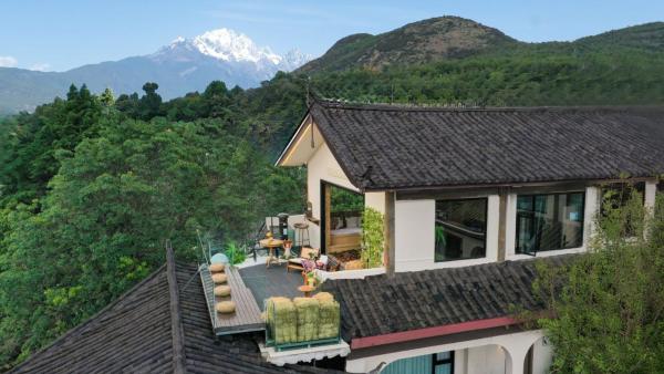 The Windyard Panorama Retreat - Private Terrace With Views Of Ancient Town & Snow Mountain - Free Airport Shuttle For 3 Nights - Tailor Made Tours - Lijiang