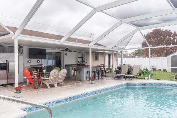 Port St Lucie Poolside Oasis - Fort Pierce, FL