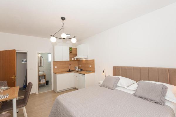 Studio Apartments Lovrić - Vodice