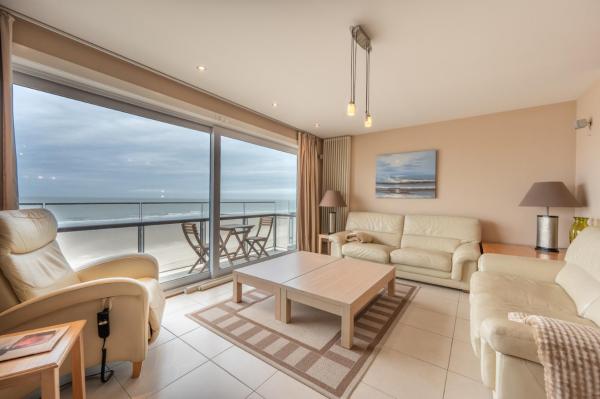 Stylish Coastal Apartment For 6 - Blankenberge