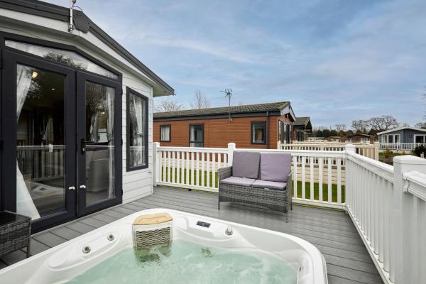 Wentbridge Lodge With Hot Tub - Pocklington