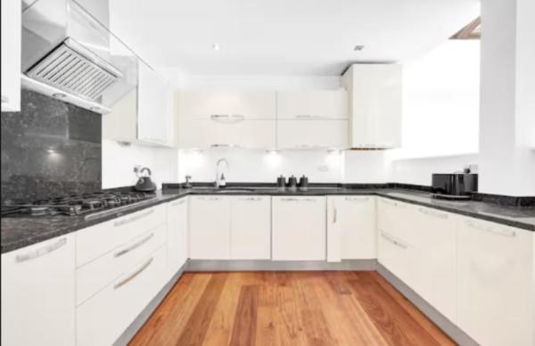 Loft-style 3 Bed Apartment Short Term Rental & Flexible Renting Hoxton With Free Wifi & Terrace ! - Bromley