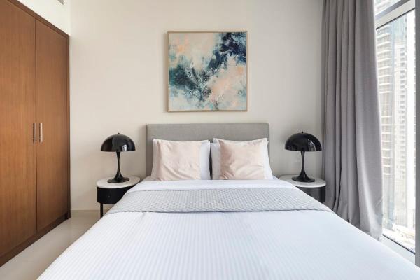 Frank Porter - Boulevard Crescent - Dubai