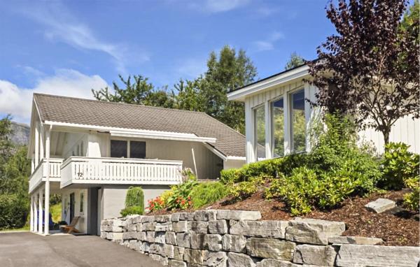 Awesome Home In Olden With Wifi - Loen