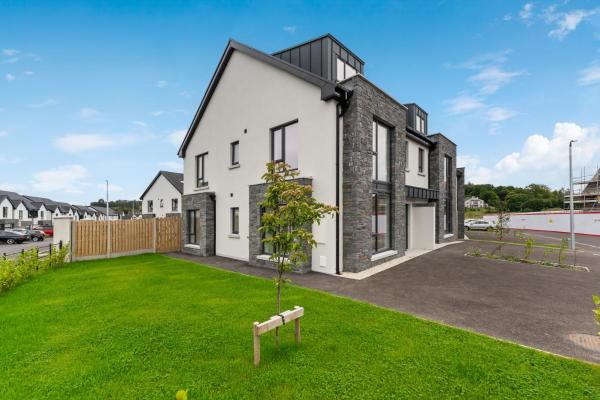 West Point -Modern 4 Bed - 5 Mins Walk To Donegal Town - Donegal
