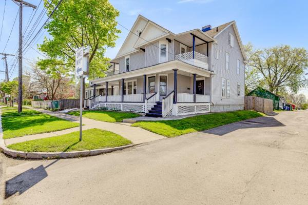 Niagara Falls Townhome Near Wineries! - Niagara Falls, NY