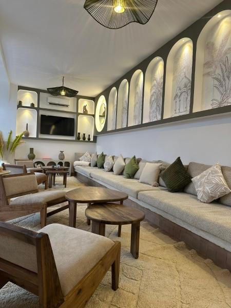 Riad Kama Riad Privatisé Avec Terrasse, Bassin Et 5 Chambres - マラケシュ