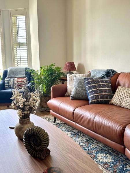 New - Coastal Retreat, Swanage Holiday Penthouse Apartment, Moments From Beach And Town, On Site Parking, Fast Wifi - Swanage