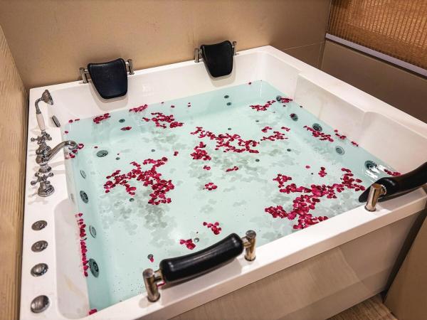 Rosé By Hottley - 1bhk Jacuzzi Suite - Jaipur