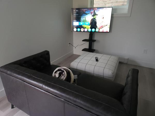 City View Condo In Vancouver Contemporary 1-bedroom Suite - Burnaby