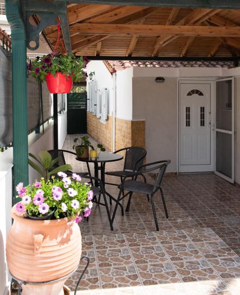 Αυλή στην Μαρίνα - Kalamata