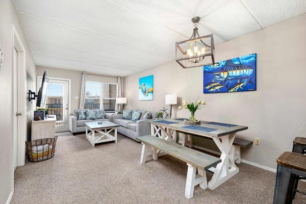 Steps From Beach Condo With Pool And Hot Tub - South Padre Island