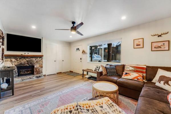 Modern Home With Shared Hot Tub Pool Sauna Tennis & Fireplace & W&d - Lake Tahoe