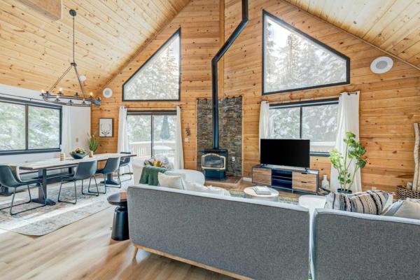Cozy-chic Mountain Getaway In The Heart Of Truckee - Lake Tahoe