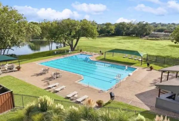 10 Sleeper, Pool And Lake Access, Ac, Bbq Area - Dallas, TX