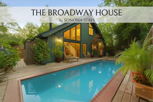 House On Broadway At The Plaza - Sonoma, CA