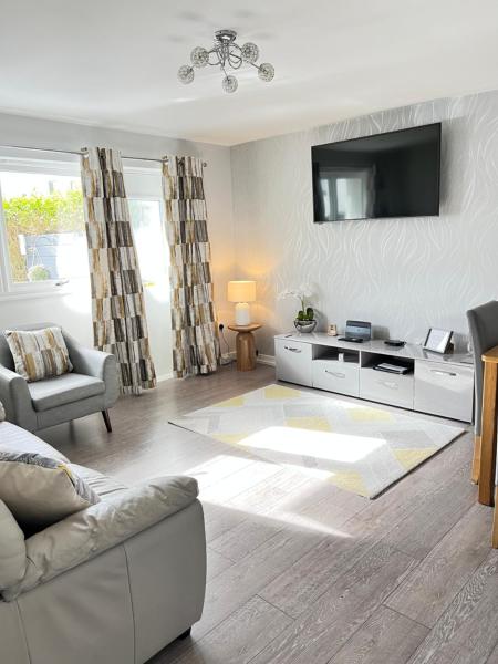 Bright, Airy, 2 Bedroom Apartment In Oban - Oban