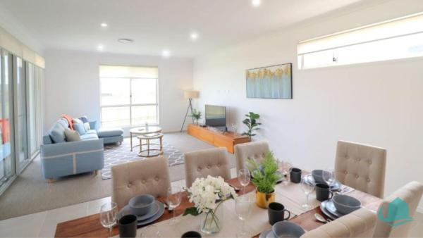 Surfers Paradise - City of Lake Macquarie