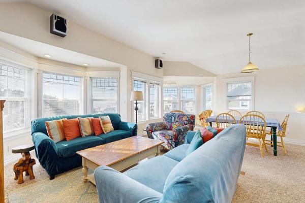 Side-by-side Ocean View Homes With Enclosed Yard & Hot Tubs - 1 Block To Beach - Newport, OR