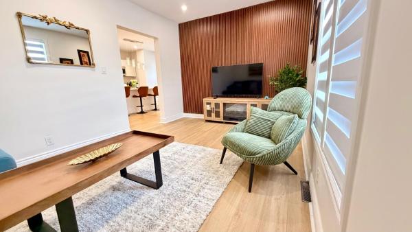Bright & Cozy Home In Niagara Falls With Free Parking - Niagara Falls, NY