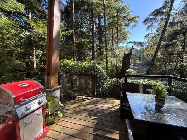 Coastal Rainforest Haven By Wild Pacific Trail - Ucluelet
