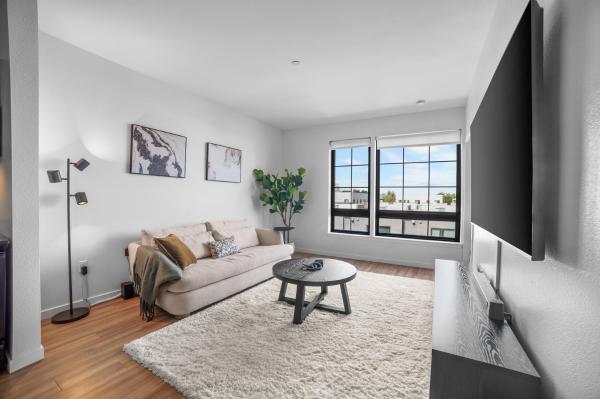 Modern Riverfront Loft Proximity To Downtown - Sacramento, CA