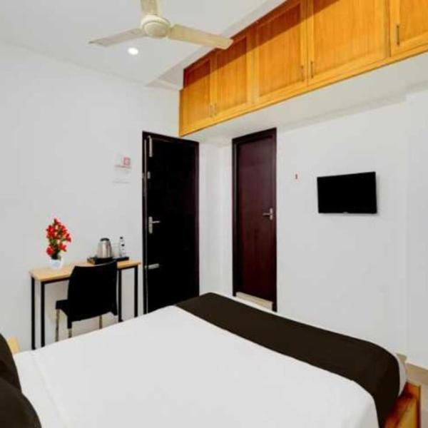 Hotel O Nettoor Junction Kochi Formerly Radhika Residency - Kochi, India