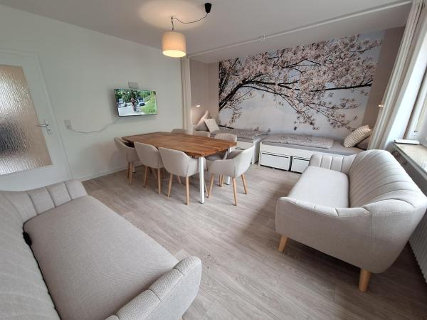 Bright 3-bedroom Apartment, Balcony, Accommodates Up To 7 Guests - Bielefeld