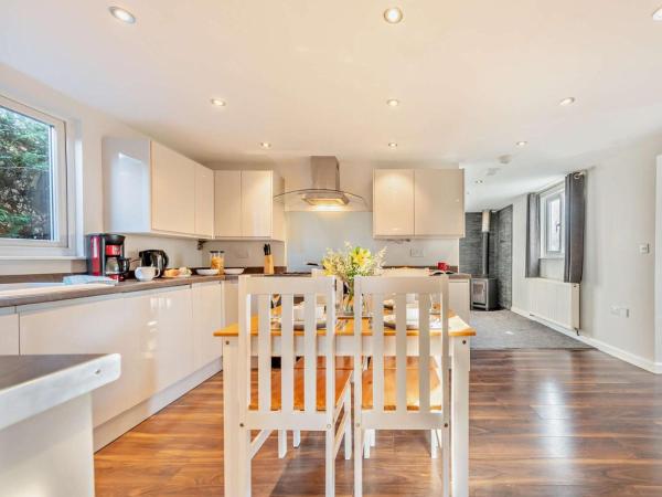 2 Bed In Llwyncelyn 94044 - Aberaeron