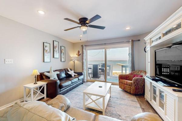 White Sands Bay Front Pensacola Condo - Pensacola Beach, FL