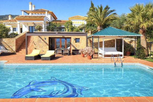 Family-friendly Villa With Pool & Padel Court Near El Torcal De Antequera - Antequera