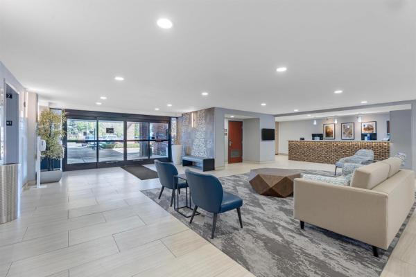 Best Western Plus Fresno Airport Hotel - Clovis, CA