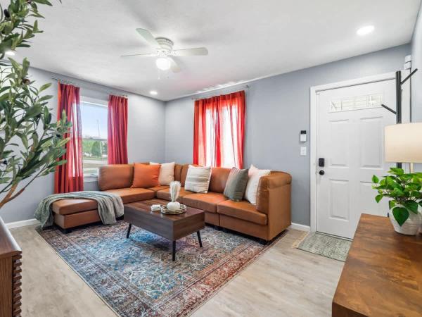 Expertly Designed Lake Erie Escape With Hot Tub - Amherst, OH