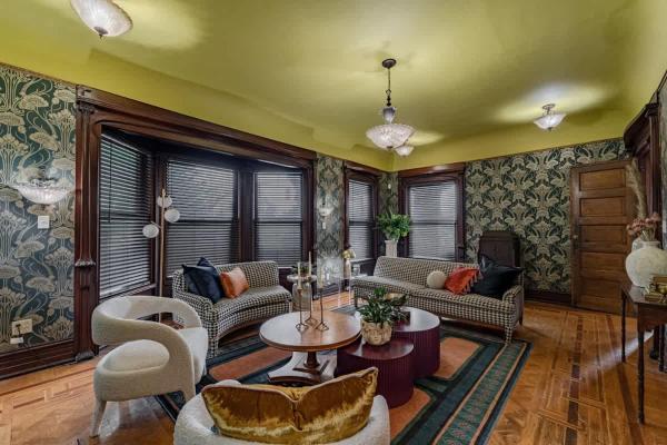 Akrons Werner House Historic 4 Bedroom Luxury - Akron, OH