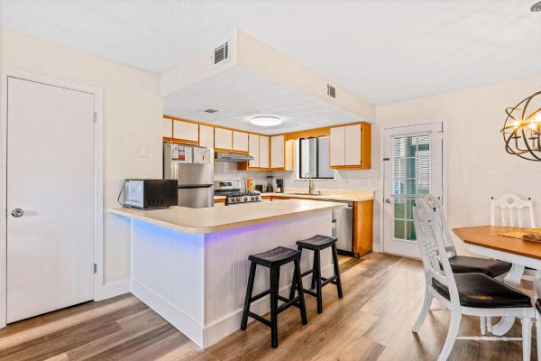 Welcome To Gulf Breeze Townhome - Panama City Beach, FL