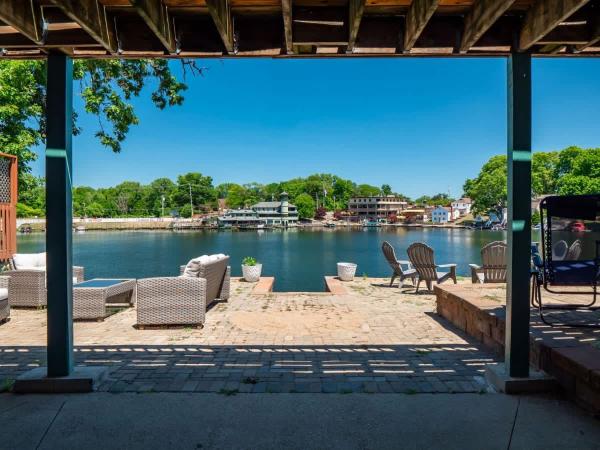 Lake Front Outdoor Living Sleeps 8 - Doylestown, OH