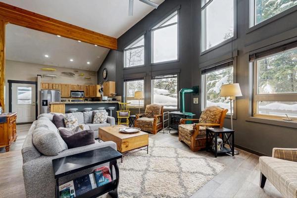 Spacious Mountain Retreat With Sauna Hot Tub & Pool - Idaho