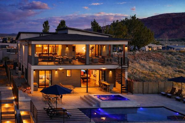 Exclusive Retreats Desert Vista Luxury 6 Bedroom Retreat- Heated Pool Hot Tub - Oowah Lake, UT