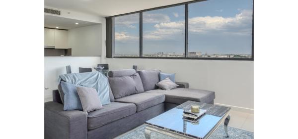 Prime Parramatta Riverside Stay With Parking Space - Castle Hill