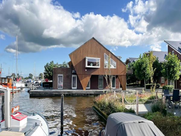 Penthouse With Lake View Terrace - Uitgeest