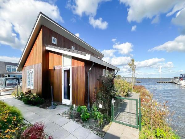 Uitgeest Modern Home Near Water - Castricum