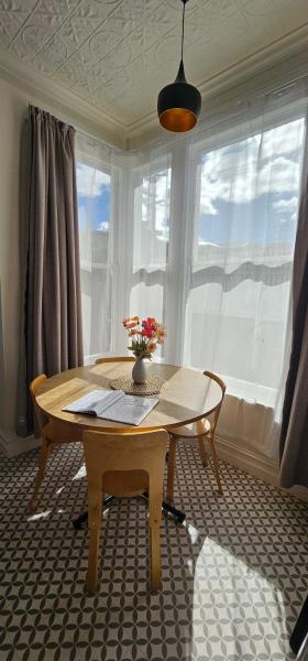 Warm And Sunny 2 Bedroom In Kenmore With 2 Queen Beds - Dunedin