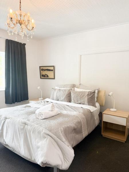 Heritage 1915 Home, Modern Elegance - Wellington